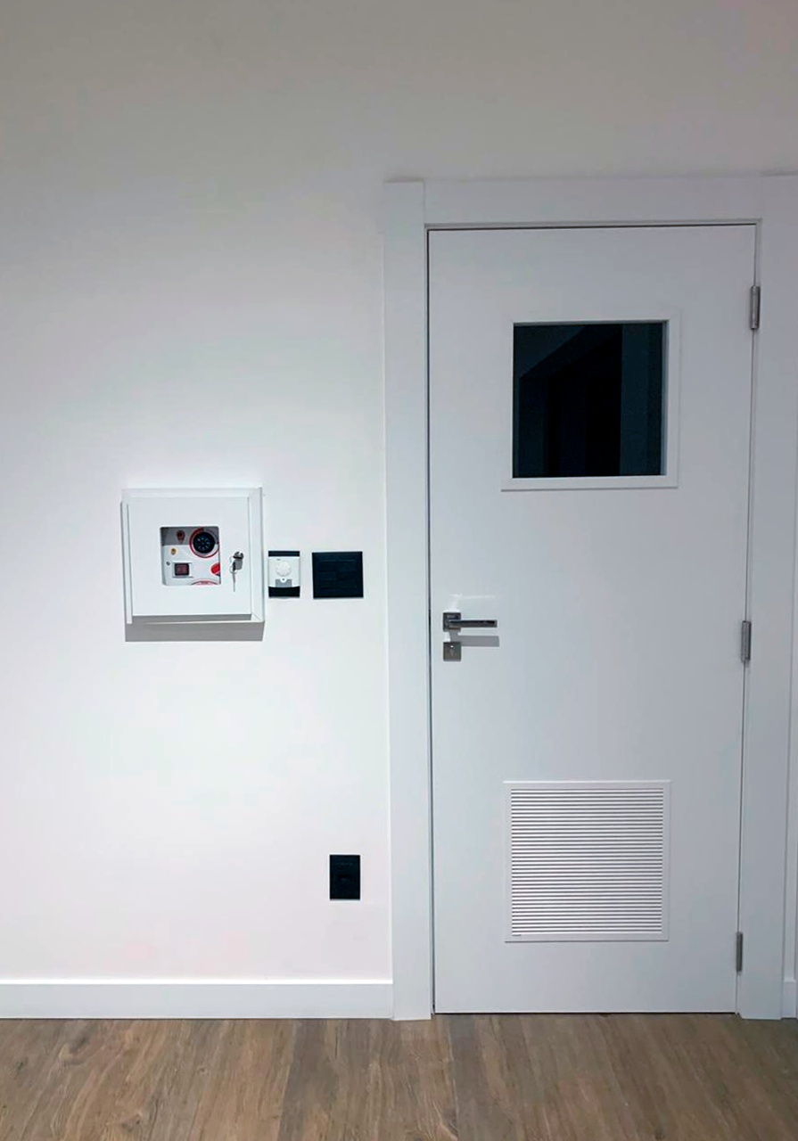 Porta com visor hospitalar - Apen Portas